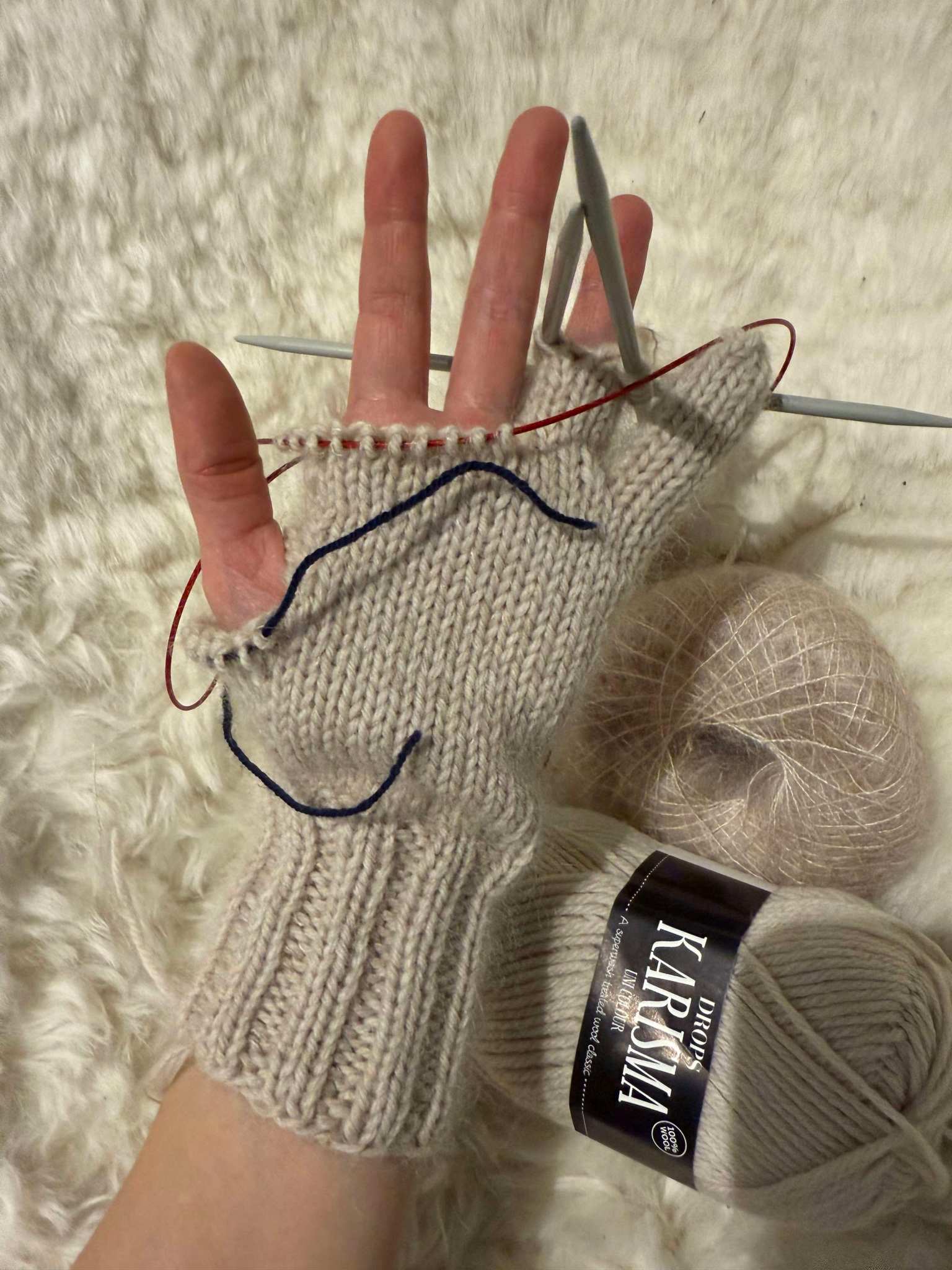 Pörröisen pehmeät palmikkosormikkaat ja pipo – Tiitun Labra